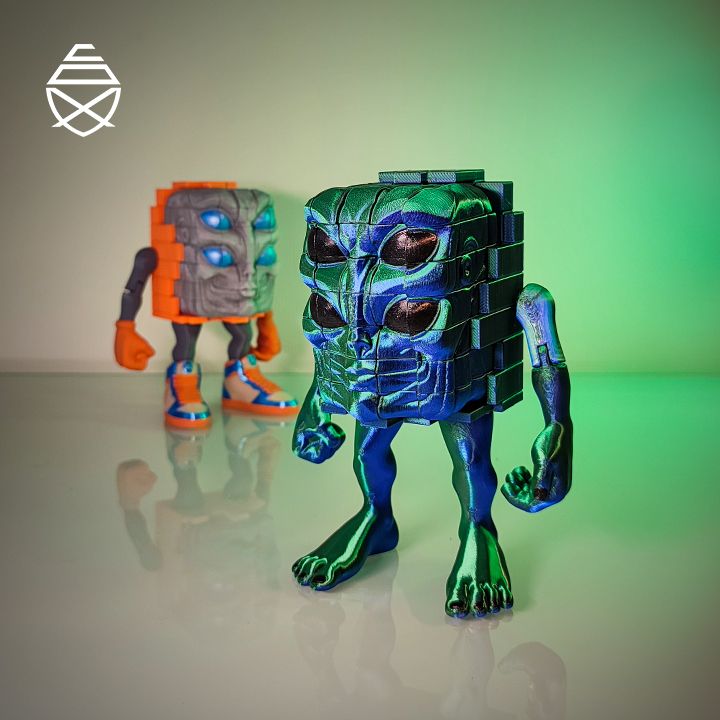 3D Printable PIXEL ALIEN + BODY HOLDER by PipeCox